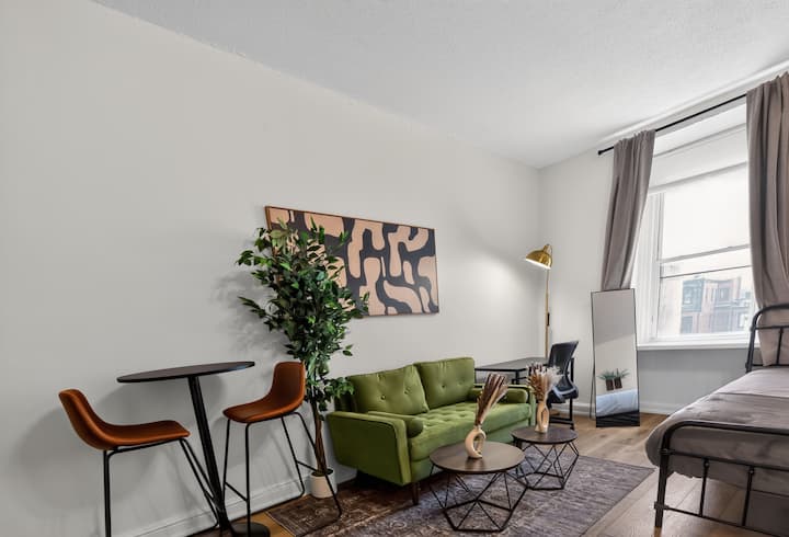 Renovated Studio | Center City | Sleeps 4 | 2 Beds - Philadelphia, PA