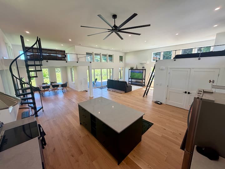 Château Relâxeau: Point Robert’s Modern Retreat! - Point Roberts, WA