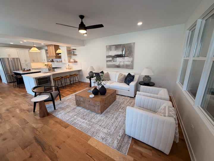 North Downtown Naperville Retreat/luxury/sleeps 12 - Naperville