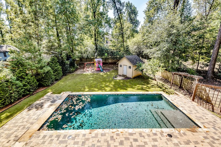 6 Bdrm, 5bath Brookhaven Home. Sleeps 12 With Pool - Sandy Springs, GA