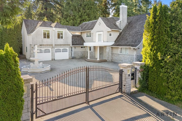 Grand 4br Point Grey Manor | Walk To Beaches - Bowen Island