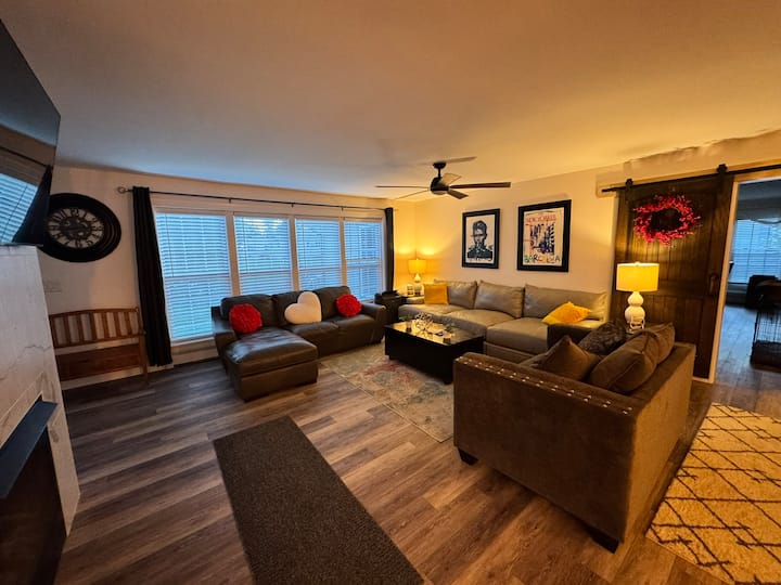 Spacious Private Home - Cornell & Downtown Ithaca - Ithaca, NY