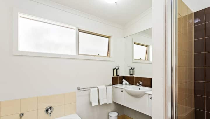 The Point Villa - Melbourne