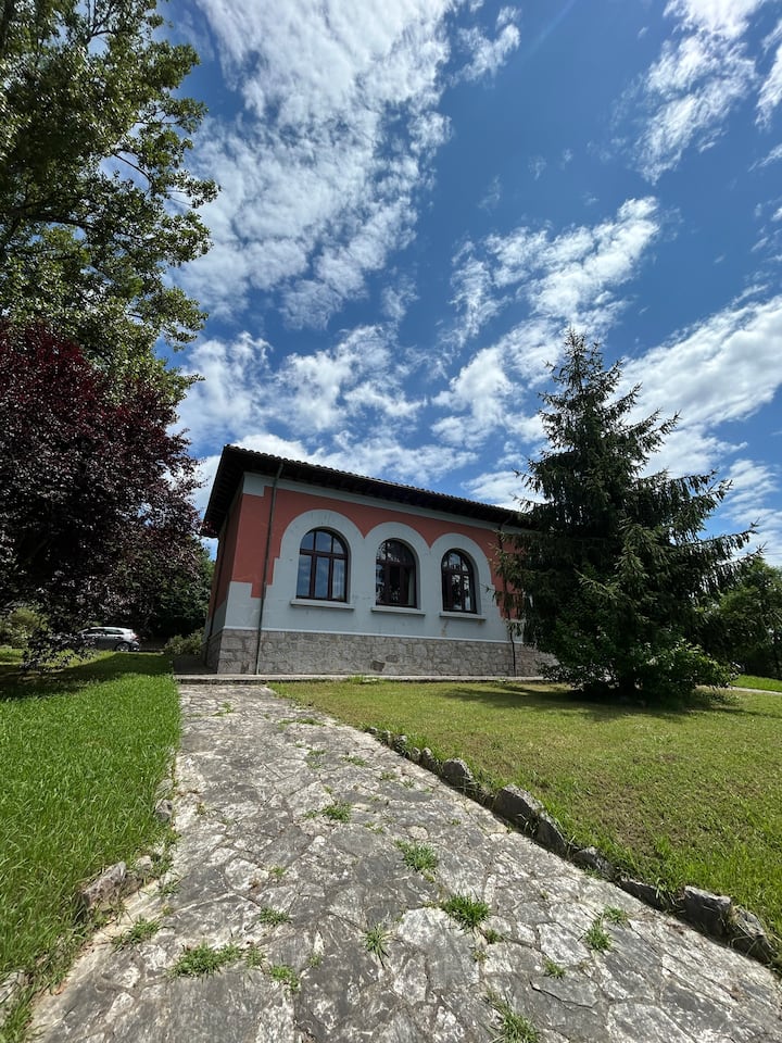 Escuelas De Collia D - Caravia