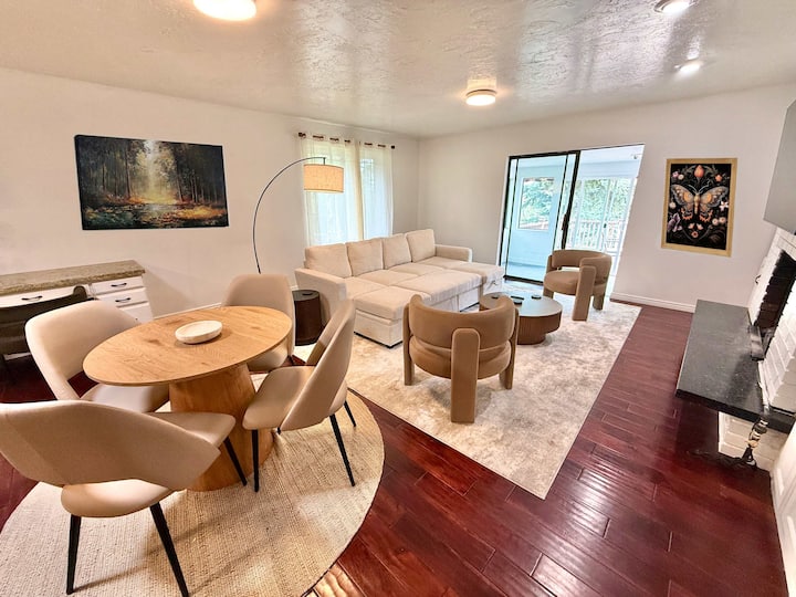 8-br Luxury Home Near Little Cottonwood Canyon - Sandy, UT