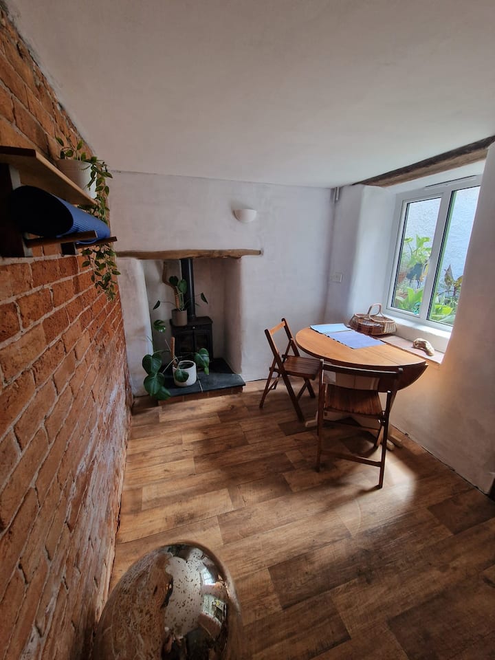 Cozy Coastal Cottage - Exmouth, UK