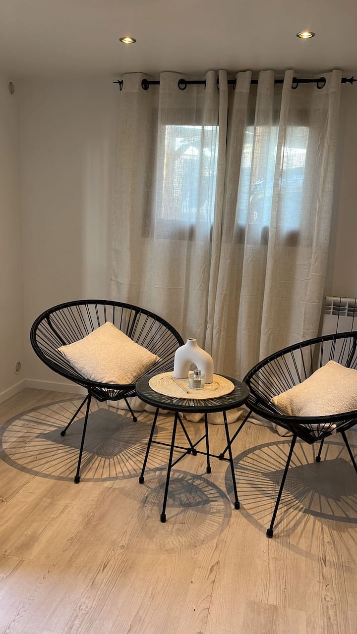 Apparemment Cosy Et Authentique - Guyancourt