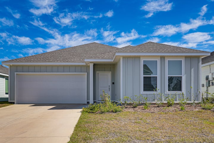 Private Yard & Patio! Modern Home In Panama City - Panama City, FL