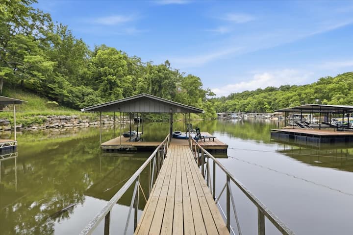 Lakefront In Quiet Cove With Dock, Slip & Kayaks - Osage Beach, MO