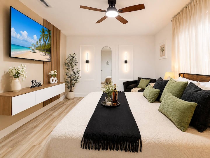 Modern Suite | King Bed | Free Parking - Pembroke Pines, FL