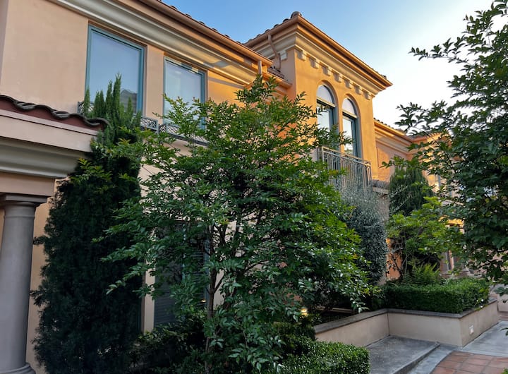 Luxury Pasadena Condo 3b2.5b - Pasadena, CA