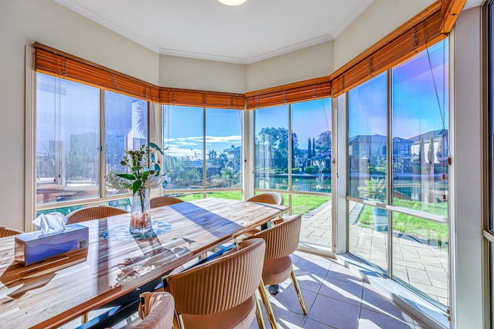 Stayau Sunset 2-story Lakeside Oasis W/scenic Yard - Point Cook