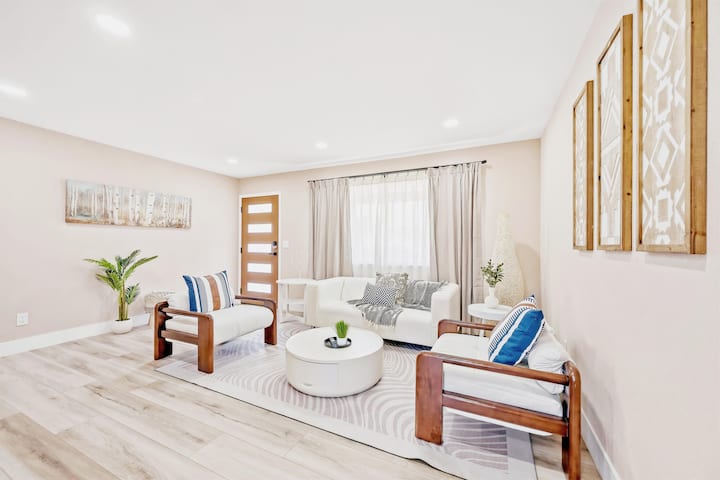 Relaxing Modern 2br Home | Ac, Parking, W/d - San Leandro, CA
