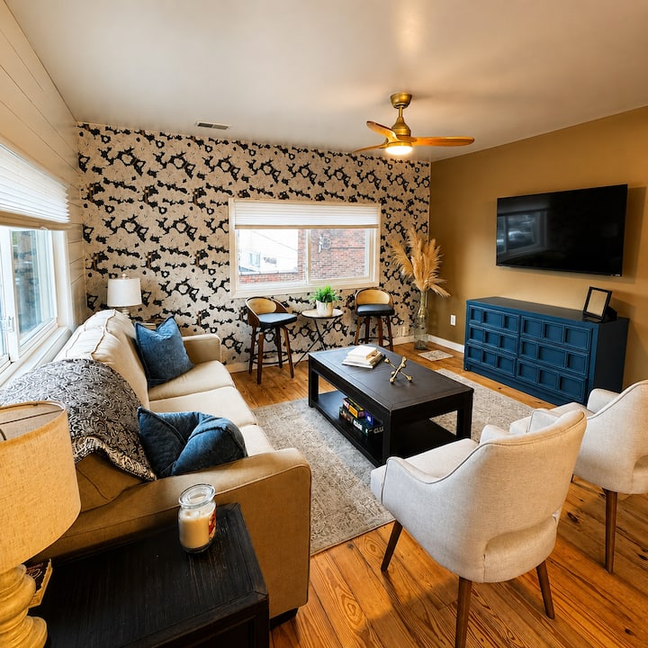 Downtown Elm Loft * Steps To Shops, Dining & Beach - Benton Harbor