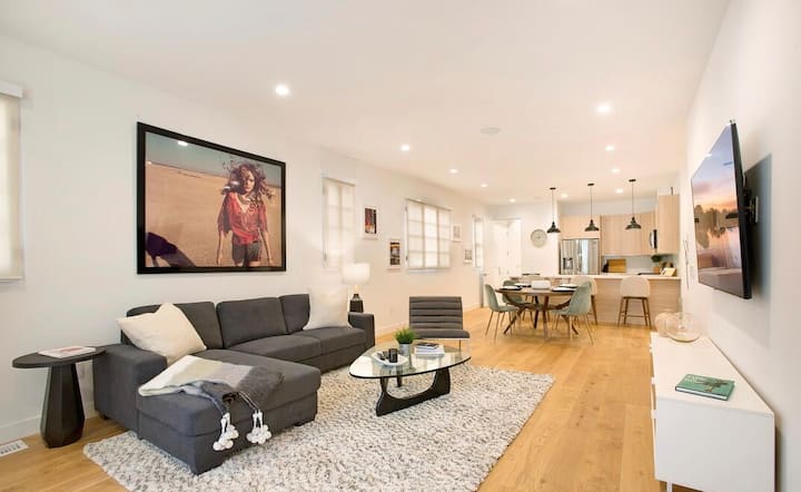 Beautifully Renovated Dream Home Near The Grove - Beverly Hills, CA