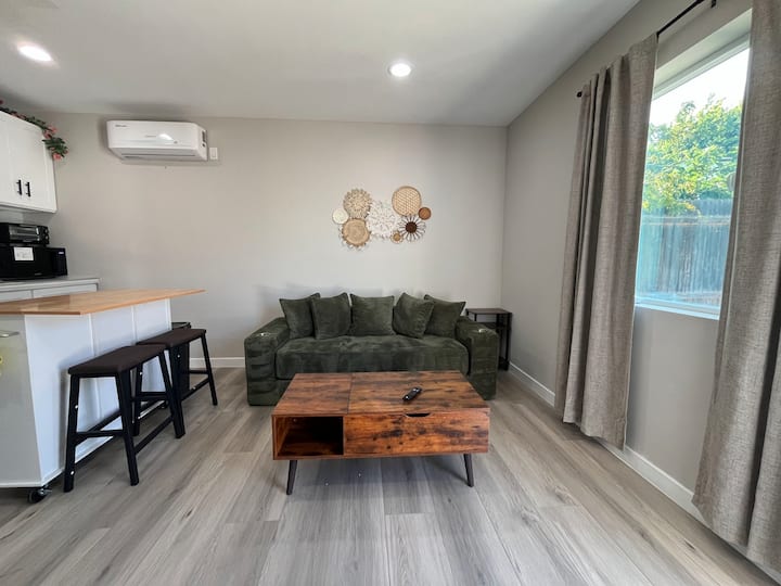 Comfortable 1br Stay W/kitchen Near Airport - Rancho Cucamonga, CA