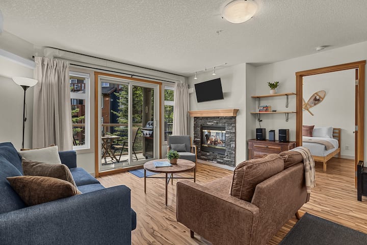 Quaint Canmore Basecamp | Views - Canmore