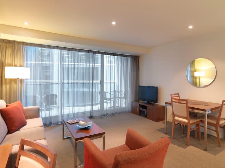 2 Bed, 2 Bath With Gym & Parking In Southbank - Melbourne