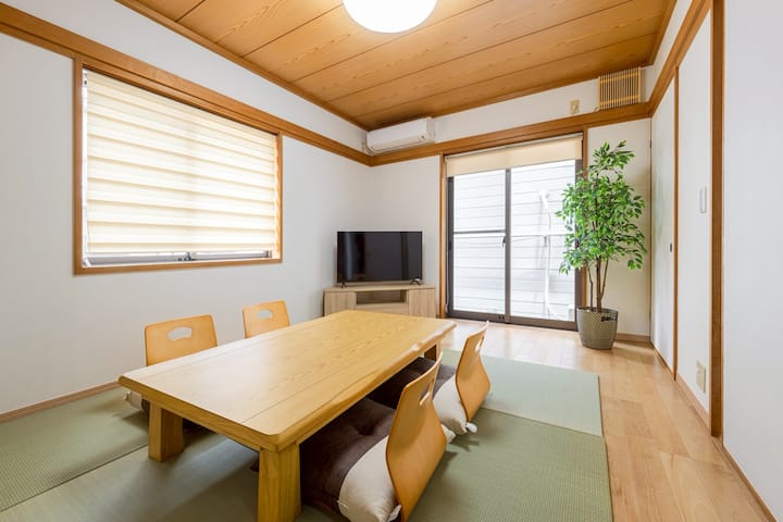 三宮駅から徒歩7分/大きな戸建と無料大型駐車場/4部屋最大11名/和室有り/toyota Home - Kobe