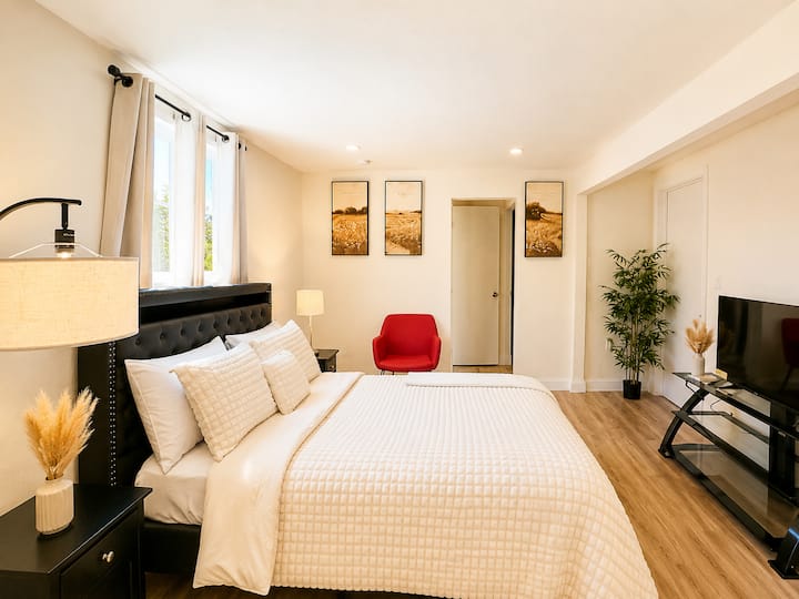Private Room With Private Entrance - North Miami, FL