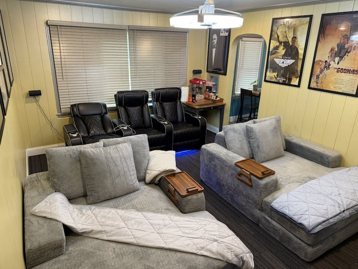 Hot Tub & Home Theatre In The Hood - Fargo, ND