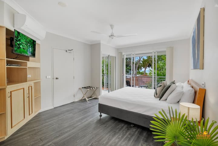 Tranquil 2br At Alassio | Palm Cove Beachfront - 棕櫚灣