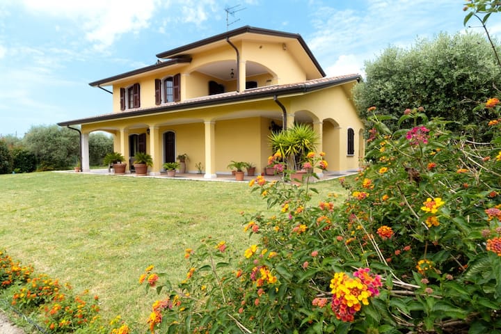 Villa Italiana Tra Toscana E Liguria | 3 Camere - Carrara