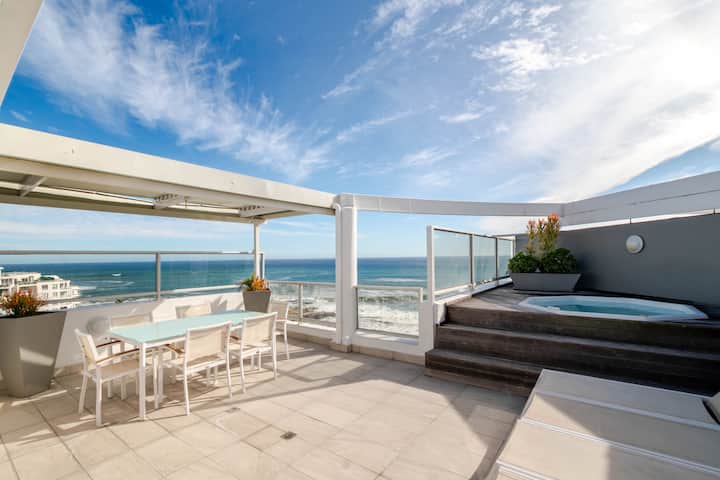 Oceanfront Penthouse With Private Rooftop Jacuzzi - Cape Town