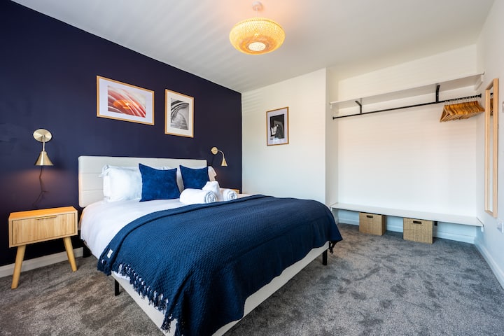 Stylish 2br Home | 10 Mins To Etihad & Co-op Live - Oldham