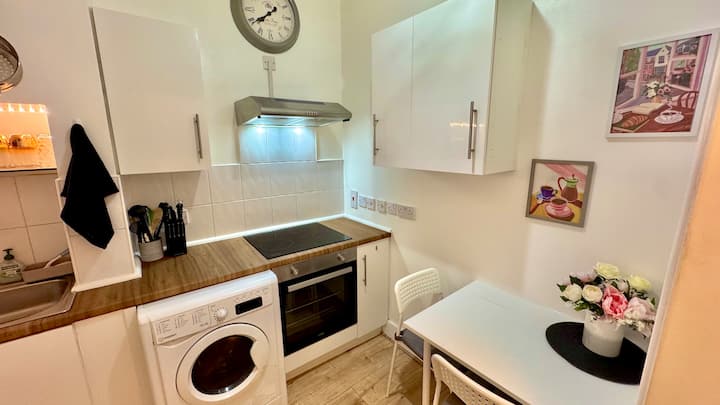 Central Watford 3-bedroom Hideaway - Watford