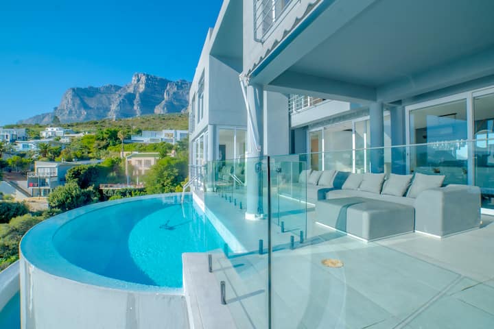 Camps Bay Luxury Villa | Ocean & Mountain Views - Camps Bay