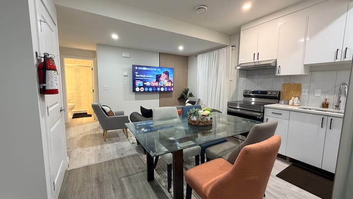 Modern 2br Suite + Private Gym | Free Parking - Calgary