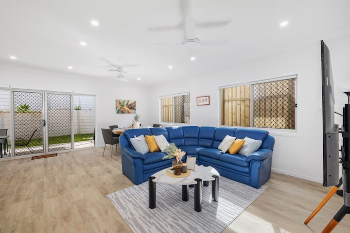 New 4br Modern Family Home | Wifi & Central A/c - Ipswich