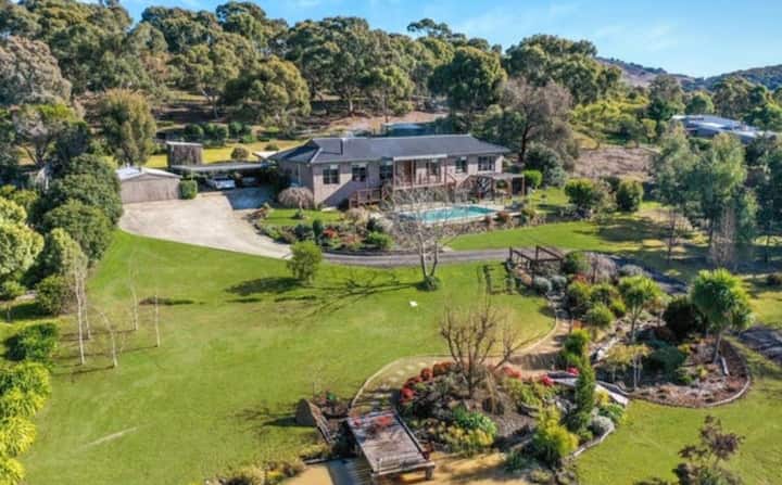 5 Acre Luxury Retreat | Pool & Scenic Views - Sunbury