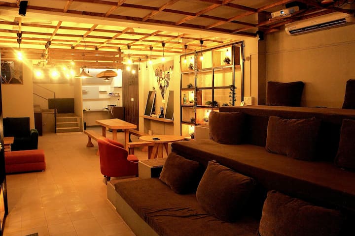The Bagpackers Hostel 
With Taj View & Rooftop - Agra
