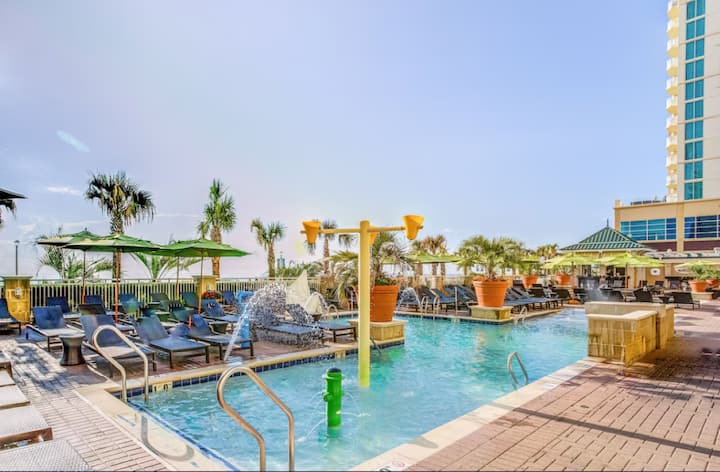 Modern 1br City View W/ Dining Area - Virginia Beach, VA