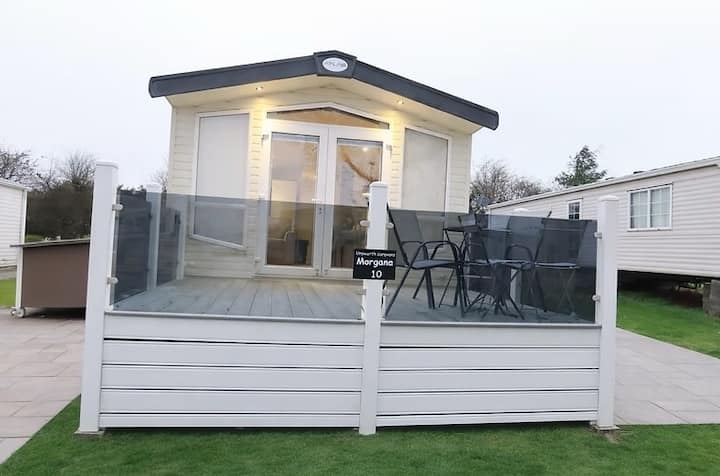 Ty Newydd Leisure Park 2-bed Caravan, Sleeps 6 - North Wales