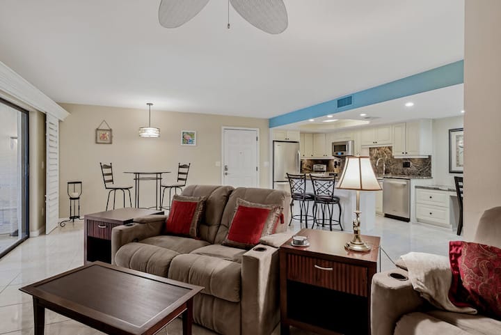 21 Sea Club Near Beach - Indian Shores, FL