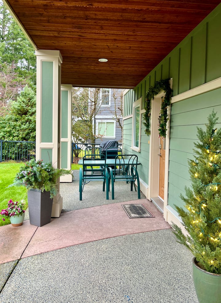 Garden Oasis In Victoria’s Golf & Tennis Resort - Langford