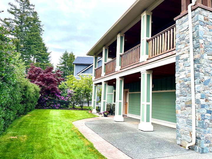 Garden Oasis In Victoria’s Golf & Tennis Resort - Langford