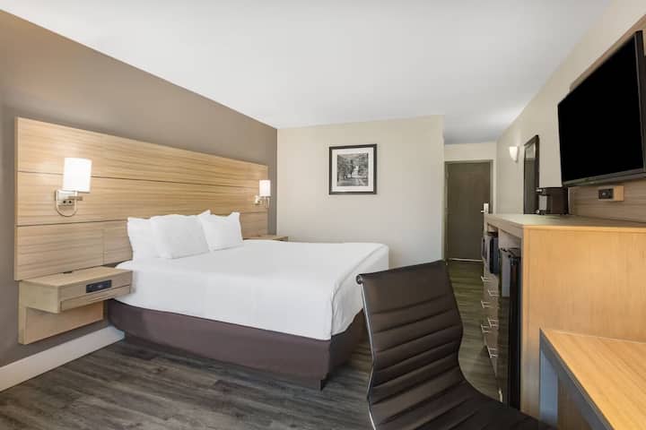King | La Quinta Joplin | Route 66 - Joplin, MO