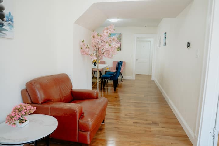 3br Malden Apartment | Parking | Near Boston & T - Malden, MA