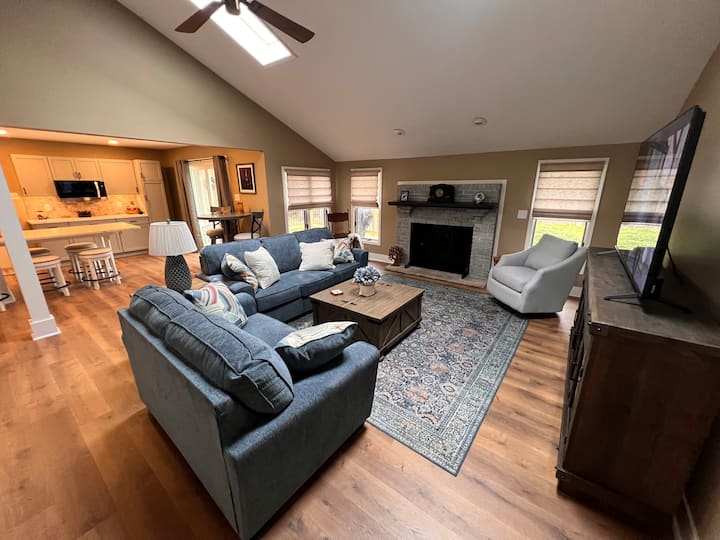 Cozy Ranch W/lake & Pool Access Near Jim Thorpe - Jim Thorpe, PA
