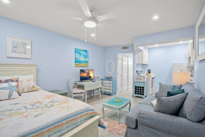 Gulf Winds 701 | Cozy Ground-floor Studio - St. Pete Beach, FL