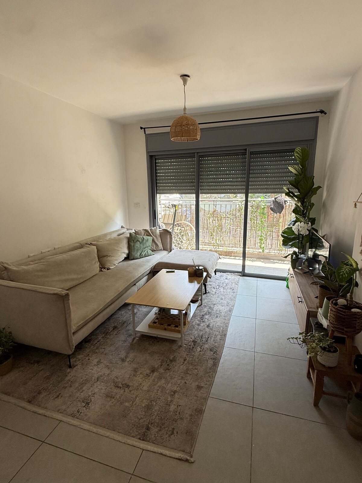Bright and cozy 2 bedroom apartment in the heart of Florentin ...