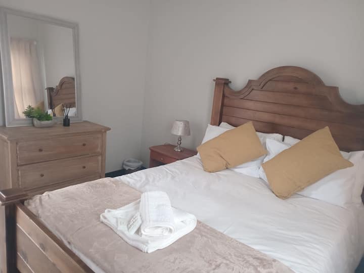 Cozy & Comfortable Midwater Estate Stay-over - Middelburg