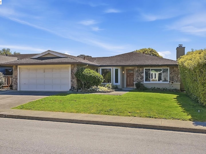 Walk To Beach & Trails | Tesla Charger | Sleeps 8 - Miramar Beach, Half Moon Bay