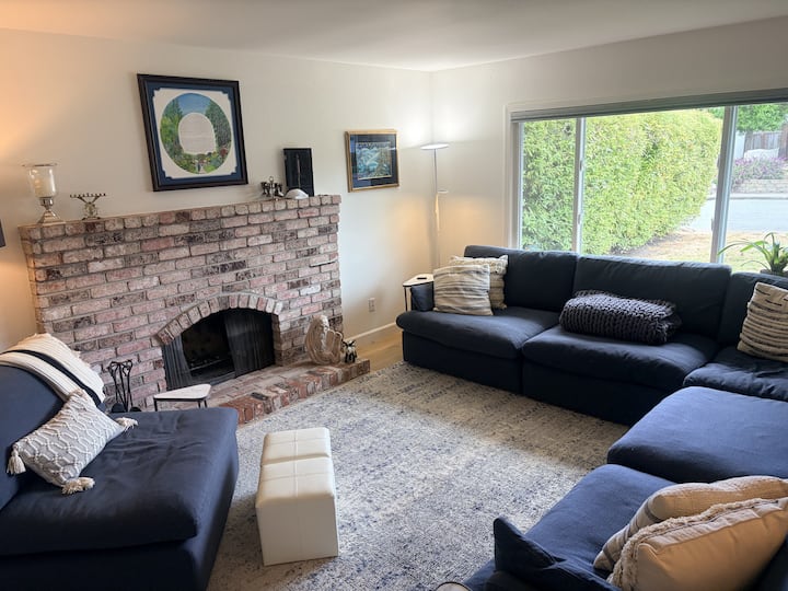 Walk To Beach & Trails | Tesla Charger | Sleeps 8 - Half Moon Bay, CA