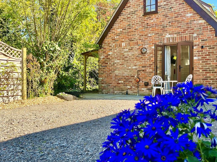 Tadpole Cottage - 1 Bed Farm Stay Near Petersfield - 彼得斯菲爾德