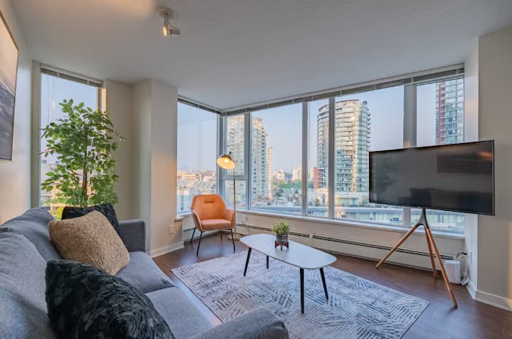 Luxury Dt Vancouver Condo Skyline Views | Parking - Vancouver